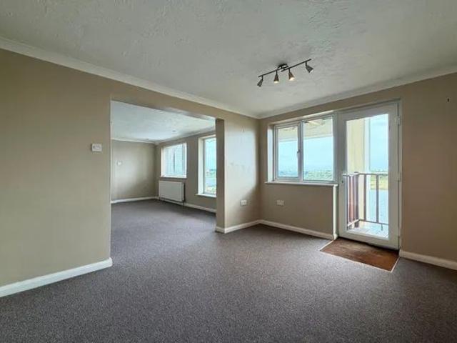 Brighton Road, Lancing, BN15 3 bedroom flat to rent