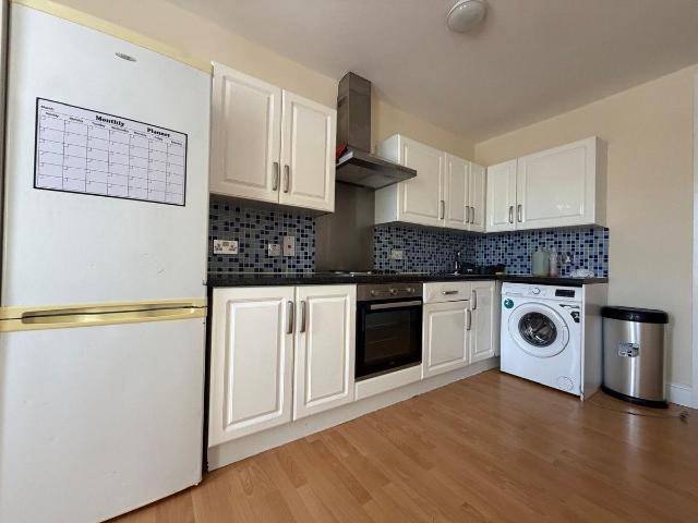 Brighton Road, London, 6 CR2, 1 bed flat to rent, £1,350 pcm | PrimeLocation