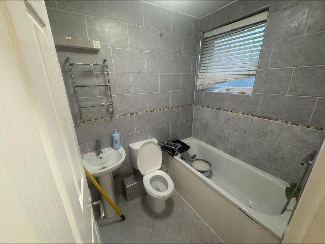 Brighton Road, London, 6 CR2, 1 bed flat to rent, £1,350 pcm | PrimeLocation