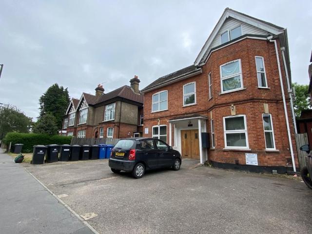 Brighton Road, London, United Kingdom CR8, Room to rent, £890 pcm | PrimeLocation