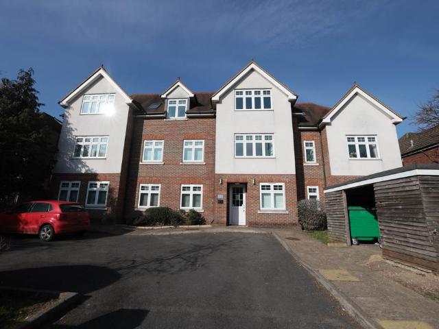 Brighton Road, Purley CR8 1 bed flat to rent £1,375 pcm £317 pw