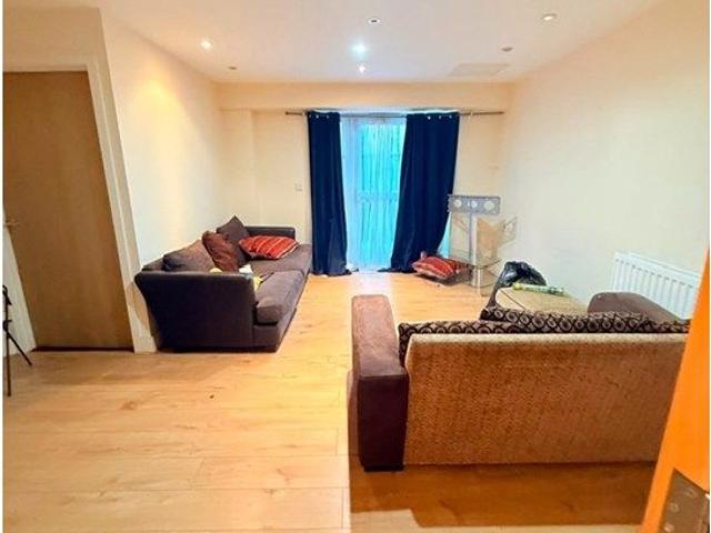 Brighton Road, Purley CR8, 1 bed flat to rent, £1,600 pcm | PrimeLocation