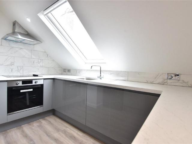 Brighton Road, Purley, CR8 2 bed apartment to rent £1,600 pcm £369 pw
