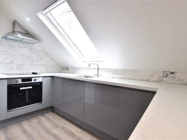 Brighton Road, Purley CR8, 2 bed flat to rent, £1,600 pcm | PrimeLocation