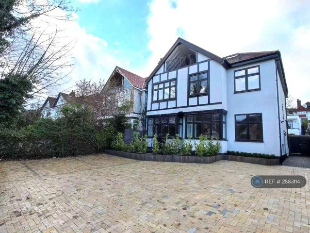 Brighton Road, Purley, CR8 2 bed flat to rent £1,750 pcm £404 pw