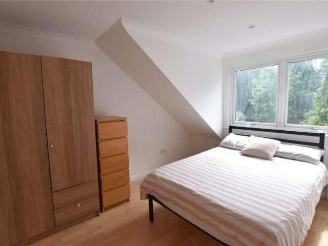 Brighton Road, Purley, CR8