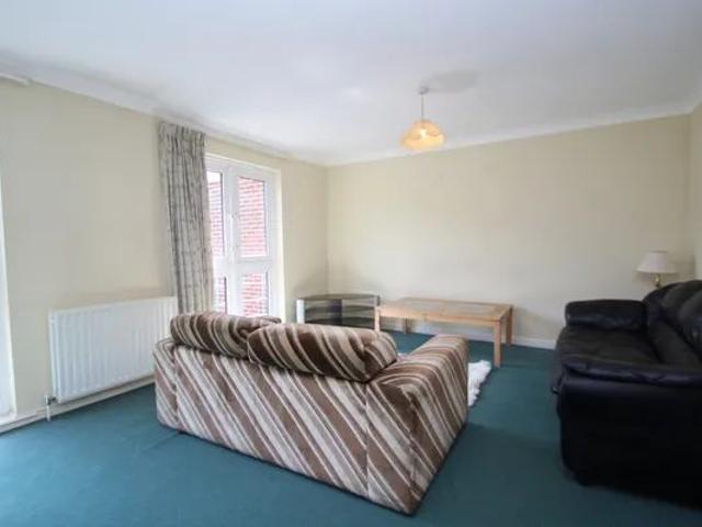 Brighton Road, Purley CR8, Property for rent