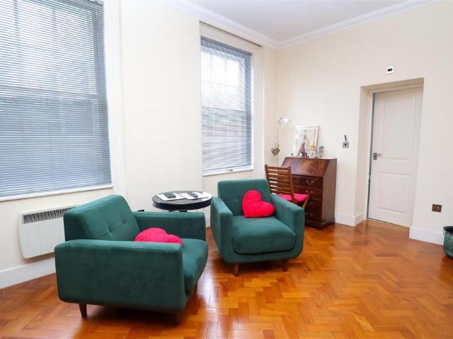 Brighton Road, Purley Studio to rent £1,050 pcm £242 pw