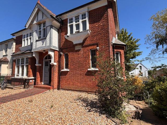 Brighton Road, Redhill RH1, 1 bed flat to rent, £1,150 pcm | PrimeLocation