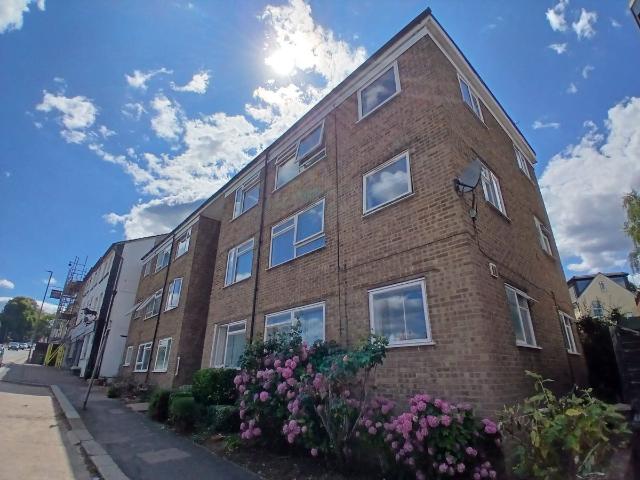 Brighton Road, Redhill RH1, 1 bed flat to rent, £1,200 pcm | PrimeLocation