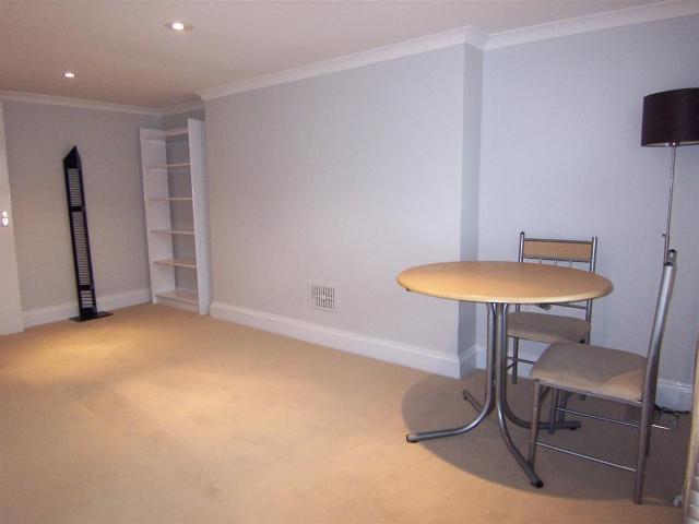 Brighton Road, Surbiton KT6, 1 bed flat to rent, £1,300 pcm | PrimeLocation