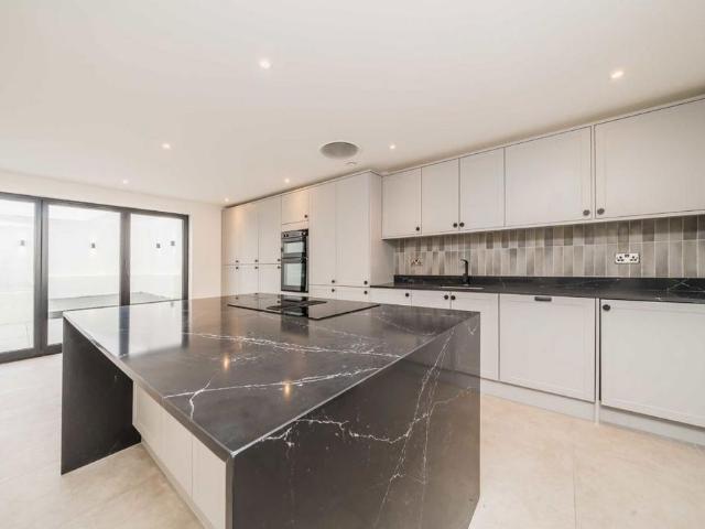 Brighton Road, Surbiton KT6 3 bed semi detached house to rent £3,395 pcm £783 pw