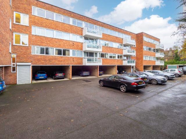 Brighton Road, Sutton, Surrey SM2, 2 bed flat to rent, £1,800 pcm | PrimeLocation