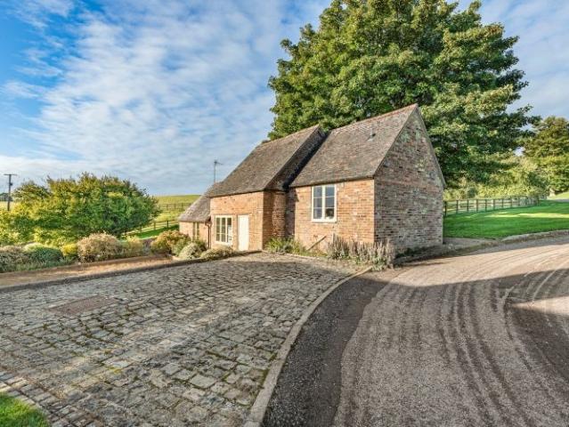 Brill, Aylesbury HP18, 2 bed cottage to rent, £1,300 pcm | PrimeLocation