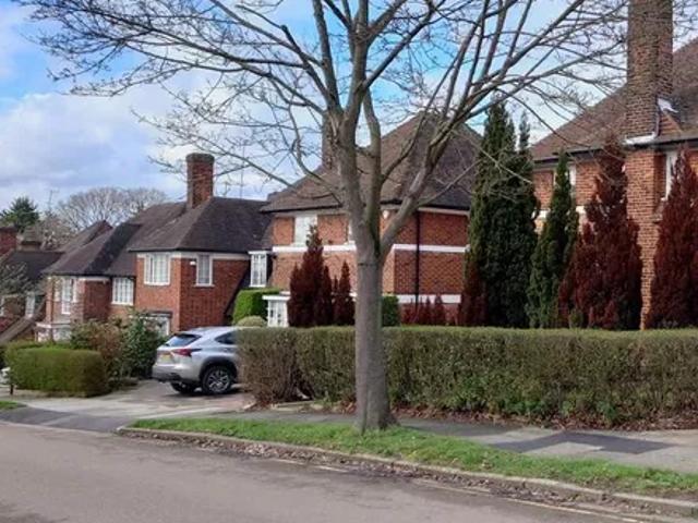 Brim Hill, London, N2 0HQ, United Kingdom | 5 bed house for rent #137836449 | Rentberry