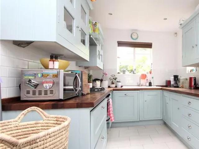 Brim Hill, London, N2 0HQ, United Kingdom | 3 bed townhouse for rent #138776815 | Rentberry