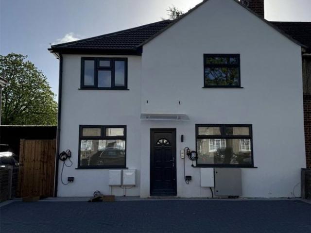 Brimsdown Avenue, Enfield EN3, 3 bed flat to rent, £2,395 pcm | PrimeLocation