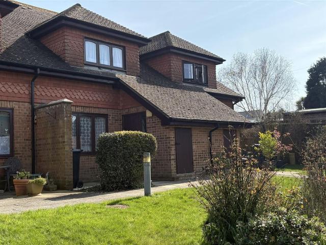 Brinkcliffe Gardens, Sandown PO36, 1 bed property to rent, £800 pcm | PrimeLocation