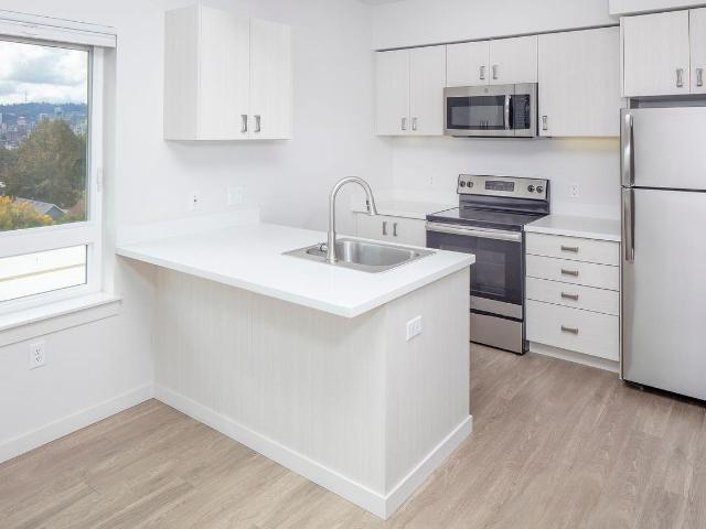Brio Flats Studio Apartment for Rent at 2405 N Vancouver Ave, Portland, OR 97227 Eliot