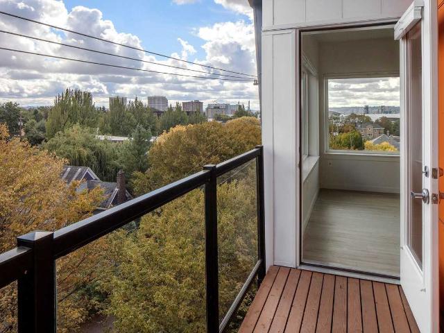 Brio Flats 2 Bedroom Apartment for Rent at 2405 N Vancouver Ave, Portland, OR 97227 Eliot