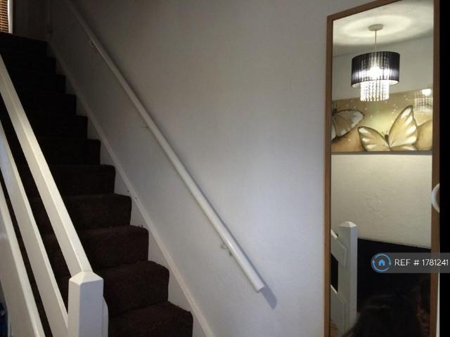 Brion Place, London, E14 4 bed flat to rent £3,050 pcm £704 pw