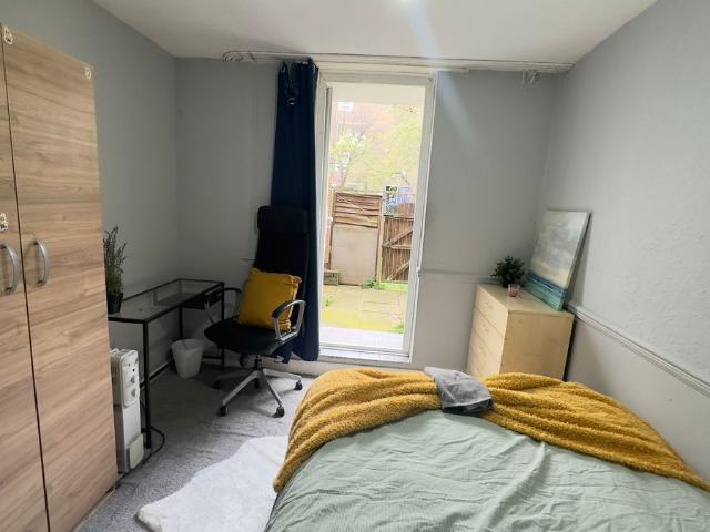 Brion Place, London E14, 5 bed shared accommodation to rent, £680 pcm | PrimeLocation