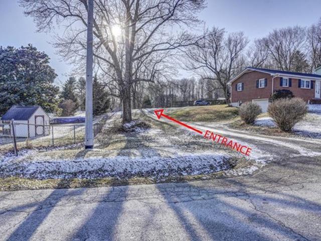 Briscoe Dr, Bristol, VA 24202