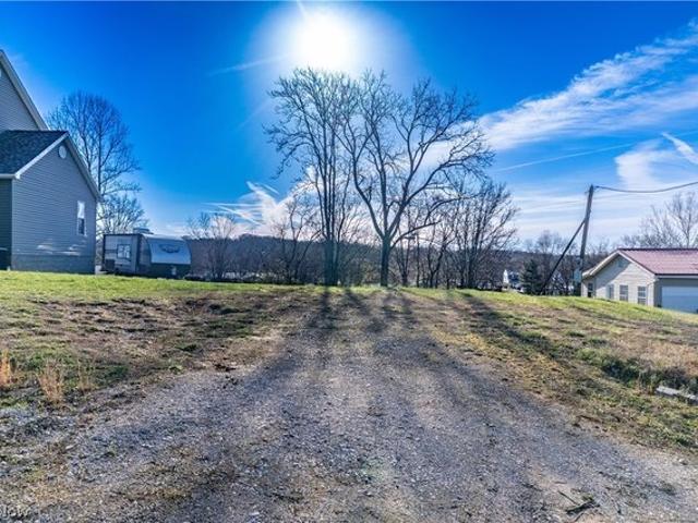 Briscoe Rd, Parkersburg, WV 26105