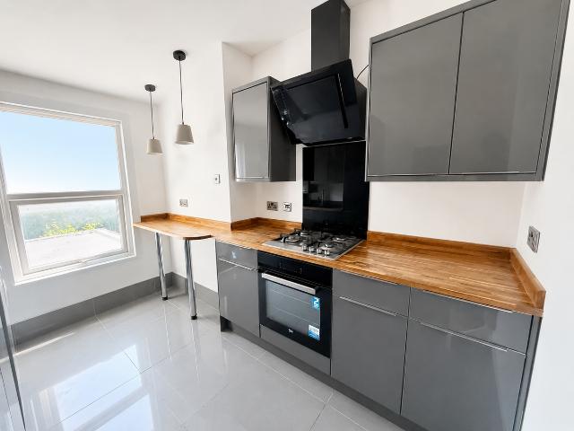 Brisbane Road, Leyton E10, 2 bed flat to rent, £2,100 pcm | PrimeLocation