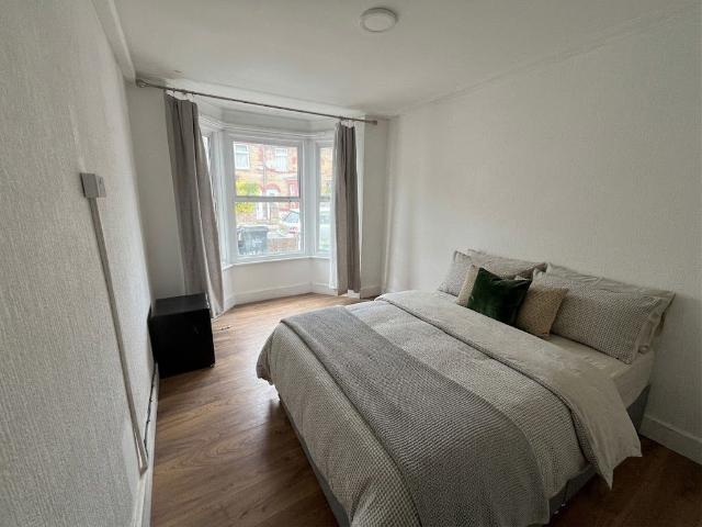 Bristow Road, Hounslow TW3, 1 bed flat to rent, £1,350 pcm | PrimeLocation