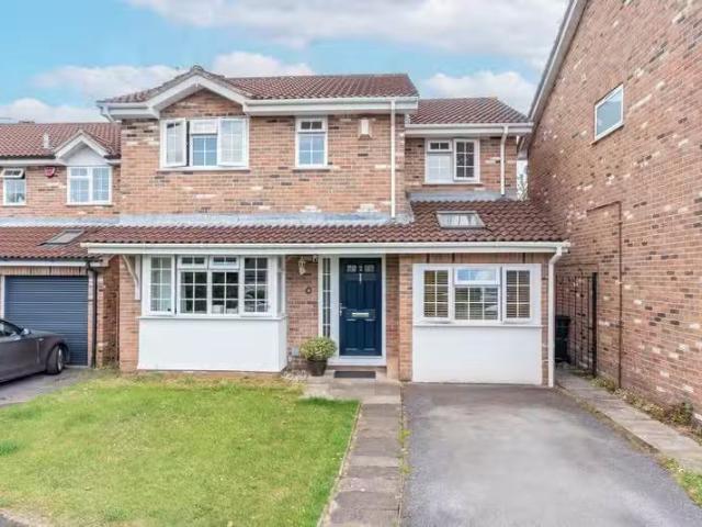 Bristol BS16 4 bed detached house for sale £500,000
