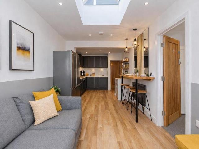 Bristol BS7 6 bed house of multiple occupation to rent £4,200 pcm £969 pw