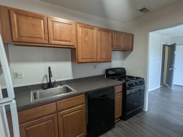 Bristol House Apartments 2 Bedroom Apartment for Rent at 4001 Clarks Ln, Baltimore, MD 21215 Glen