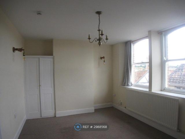 Bristol House, Ilminster TA19, 2 bed flat to rent, £950 pcm | PrimeLocation