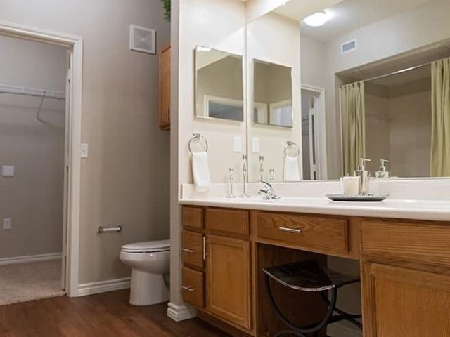 Bristol Place Apartment Homes 2 Bedroom Apartment for Rent at 5960 Siegen Ln, Baton Rouge, LA 70809 70809