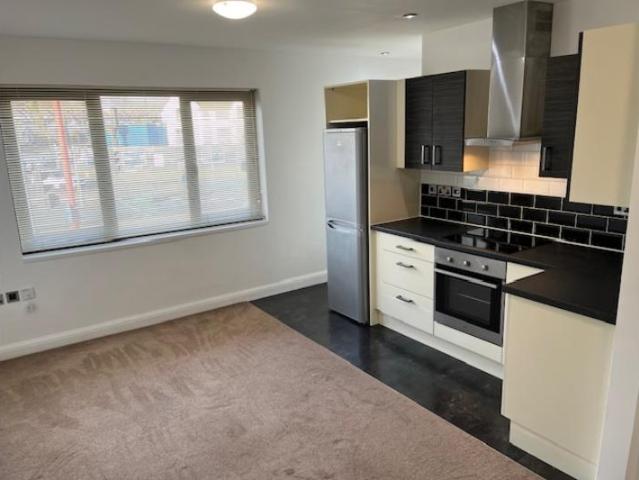 Bristol Road South, Northfield. 2 bed apartment to rent £1,050 pcm £242 pw
