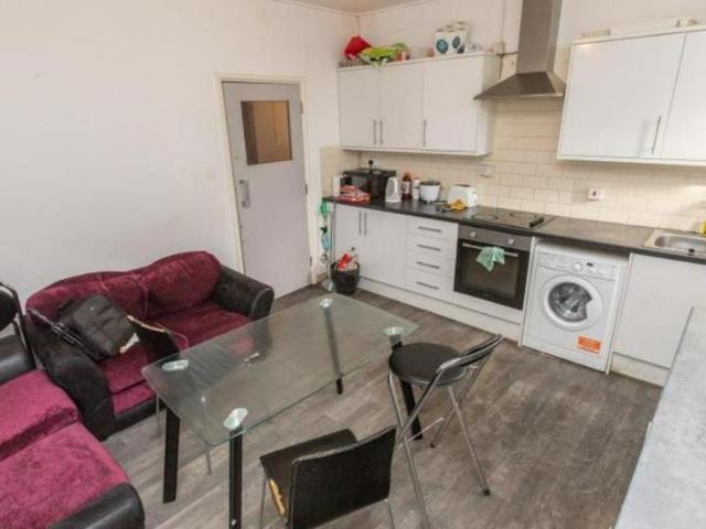 Bristol Road, Selly Oak, Birmingham 5 bed flat to rent £1,700 pcm £392 pw