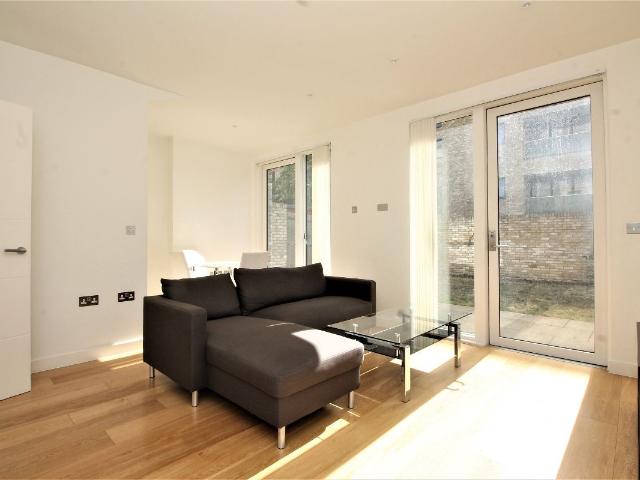 Bristol Walk, Kilburn, London NW6, 2 bed flat to rent, £2,800 pcm | PrimeLocation
