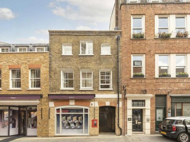 Bruton Place, London W1J 1 bed flat to rent £3,467 pcm £800 pw