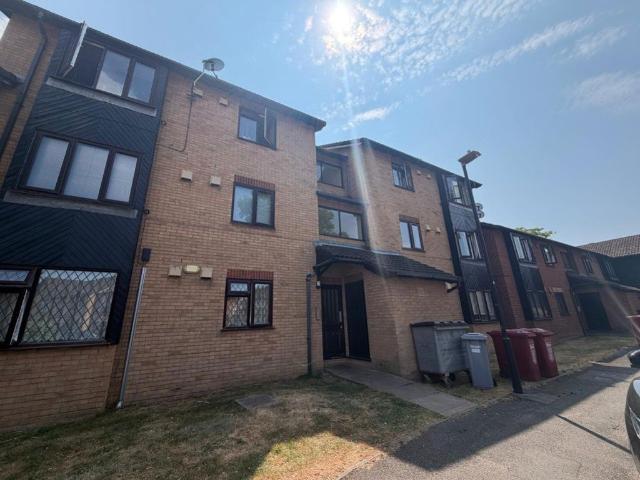 Bruce Close, Cippenham, Slough SL1, 1 bed flat to rent, £1,100 pcm | PrimeLocation