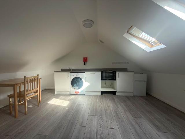 Bruce Grove, Tottenham N17, Studio to rent, £1,200 pcm | PrimeLocation
