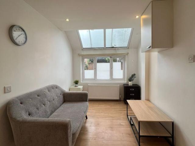 Bruce Road, London E3, 4 bed town house to rent, £3,302 pcm | PrimeLocation