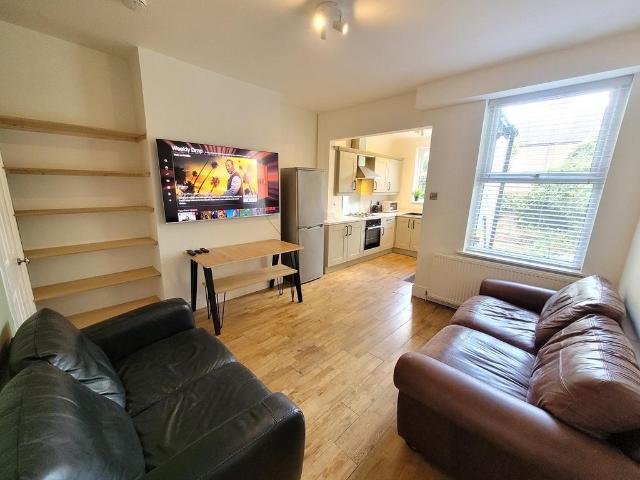 Bruce Road, Sheffield S11 4 bed terraced house to rent £1,595 pcm £368 pw
