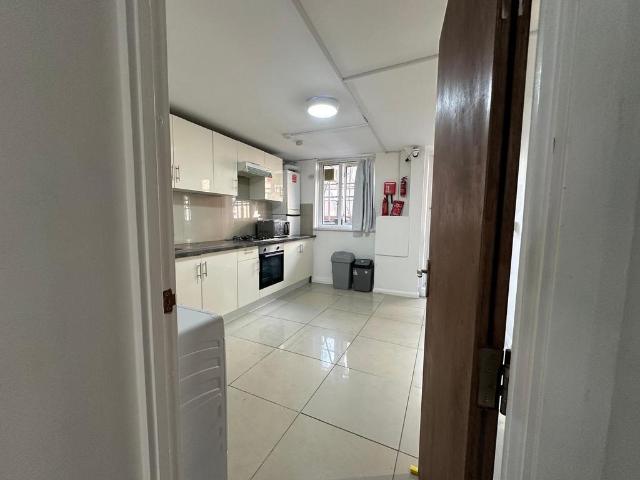 Bruckner Street, London W10 4 bed flat share to rent £1,000 pcm £231 pw