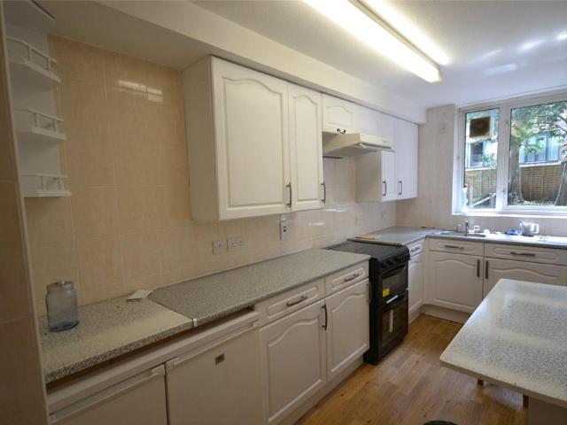 Bruckner Street, London, W10 3 bed apartment to rent £2,800 pcm £646 pw