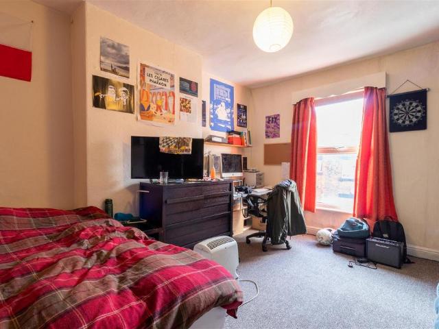 Brudenell Mount, Hyde Park, Leeds 4 bed house to rent £2,253 pcm £520 pw