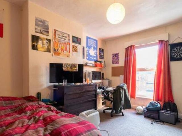 Brudenell Mount, Hyde Park, 4 Bedroom House