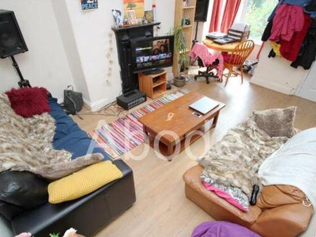 Brudenell Street, Hyde Park, 3 Bedroom House