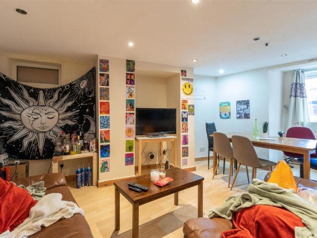 Brudenell Street, Hyde Park, Leeds 4 bed house to rent £1,993 pcm £460 pw