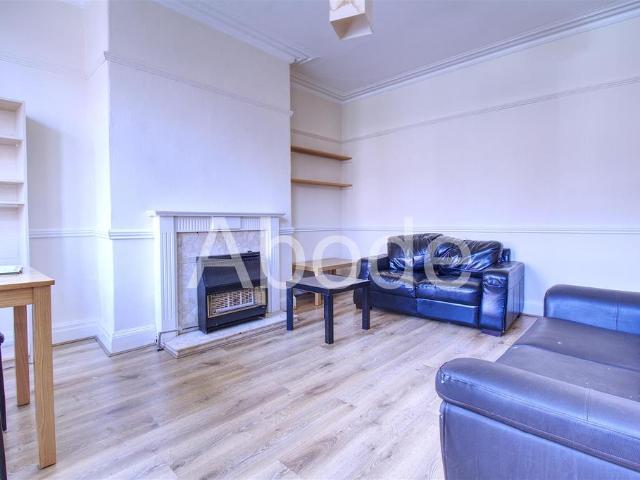 Brudenell Street, Hyde Park, Leeds 3 bed house to rent £1,937 pcm £447 pw